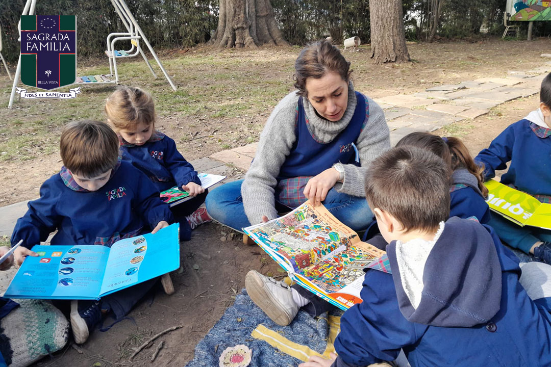 En el jardín jugamos, leemos y crecemos. » Colegio Sagrada Familia